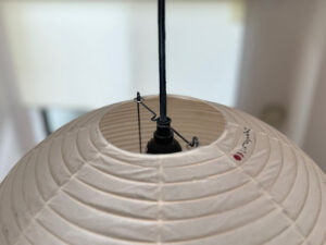 【イサムノグチの名作照明】AKARI 45Aのレビュー｜明るさや選ぶ際の考え方も紹介！ | 建築とインテリアを知る